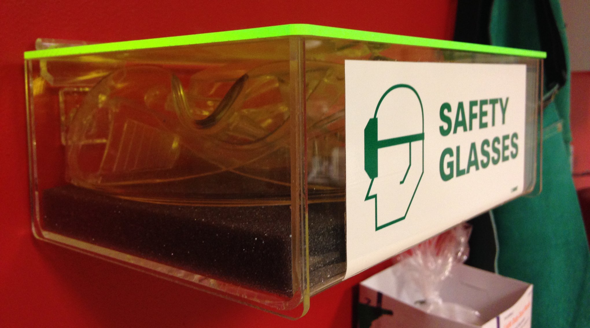 10 Engineering Lab Safety Tips [Free Checklist]